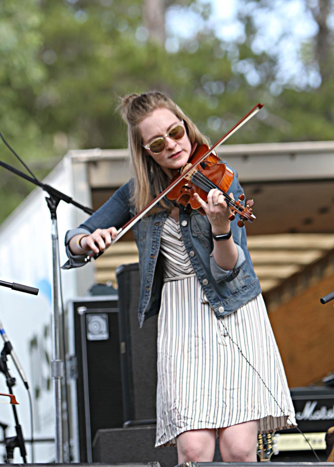 Multi-Instrumentalist Amelia Ransom - AcoustiCult