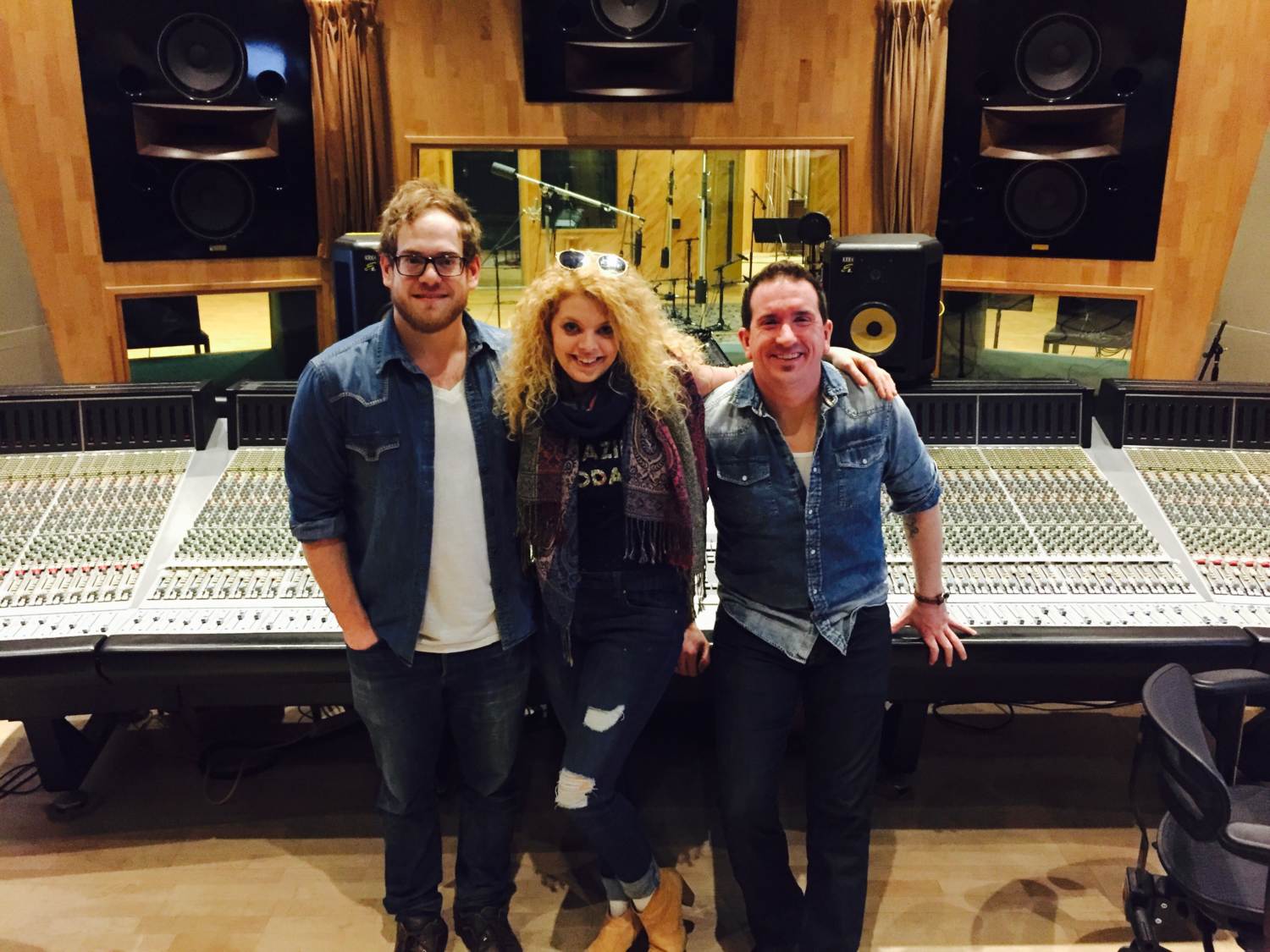 Canadian Songwriter Callie McCullough - AcoustiCult