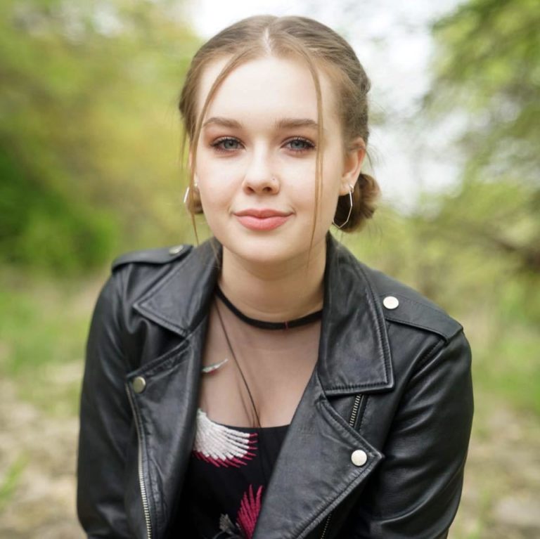 Austin to Boston : Guitarist Emma Dean Moseley - AcoustiCult