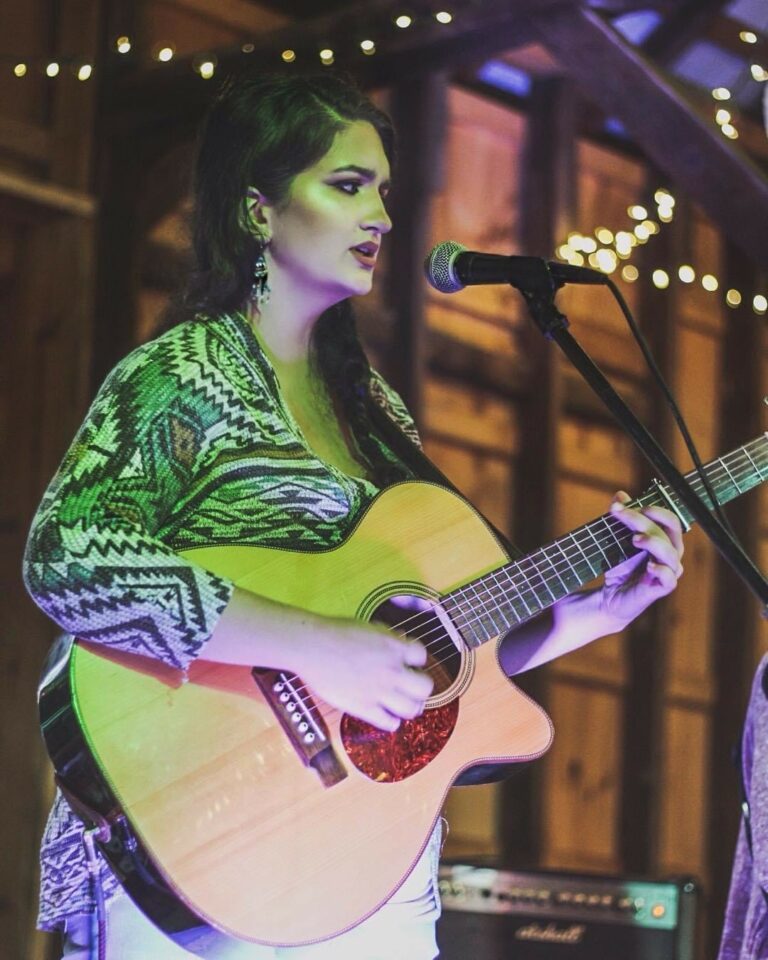 Interview : Sarah Jane Twigg - AcoustiCult